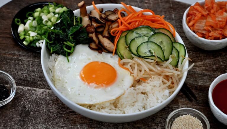Delicious Vegetarian Bibimbap Recipe - Alphafoodie