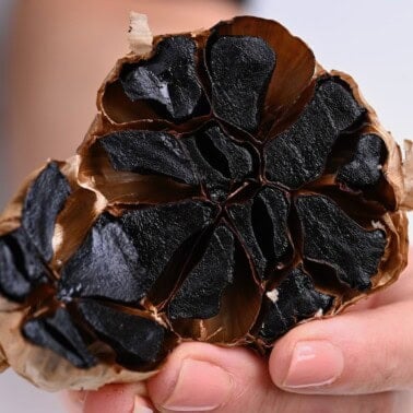 How to Make Black Garlic (+ What is it | FAQs | Uses) - Alphafoodie