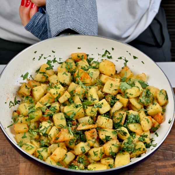 Lebanese Spicy Potatoes (Batata Harra) - Alphafoodie