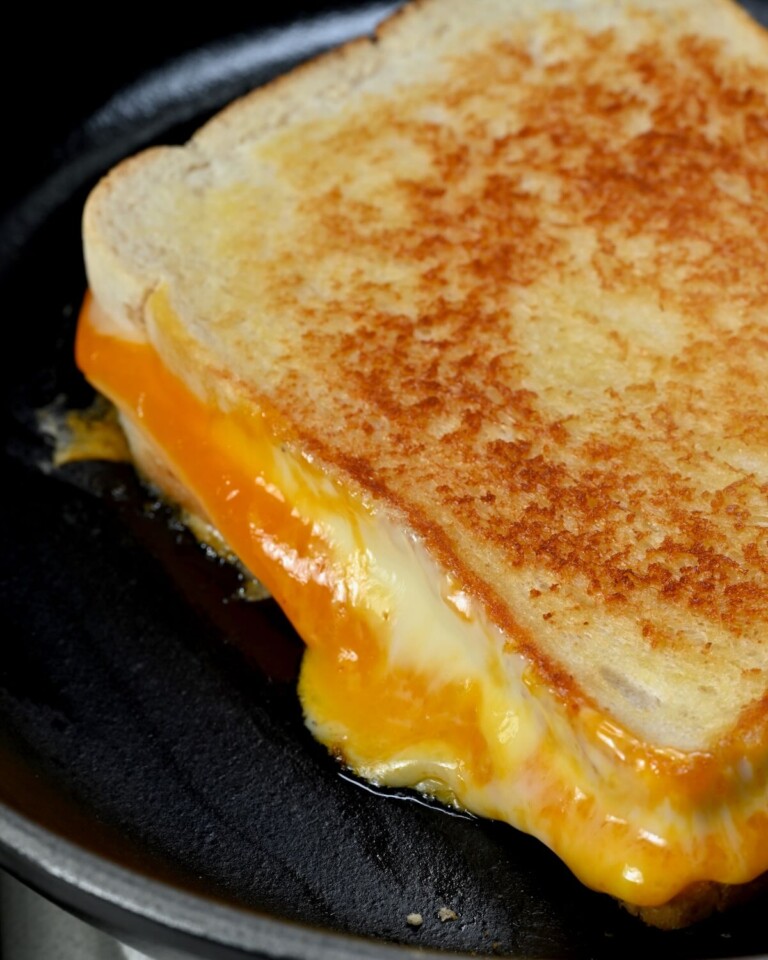 Grilled Cheese Sandwich (With Video) - Alphafoodie