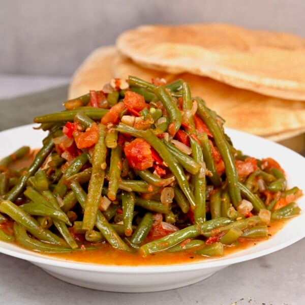 Lebanese Green Beans (Loubieh Bi Zeit) - Alphafoodie