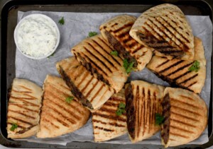 Arayes (Lebanese Meat-Stuffed Pita) - Alphafoodie