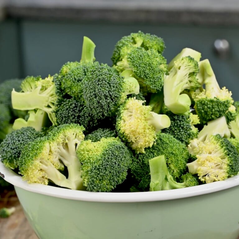 How to Cut Broccoli the Right Way - Alphafoodie