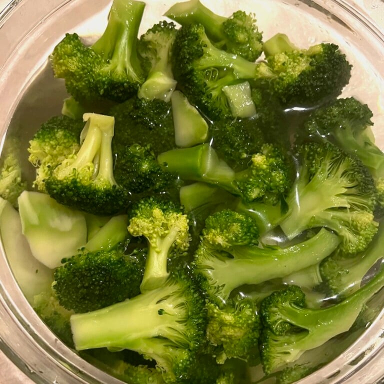 How to Cook Broccoli in 6 Easy Ways - Alphafoodie