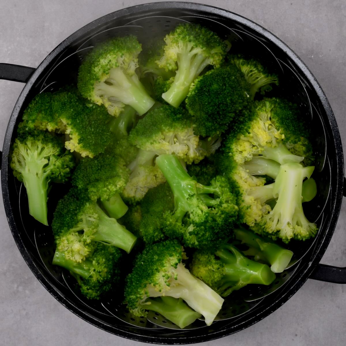 How to Cook Broccoli in 6 Easy Ways - Alphafoodie