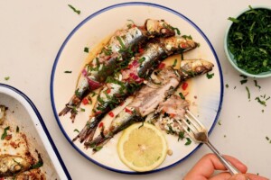 How to Cook Sardines (Roasted with Garlic and Lemon) - Alphafoodie